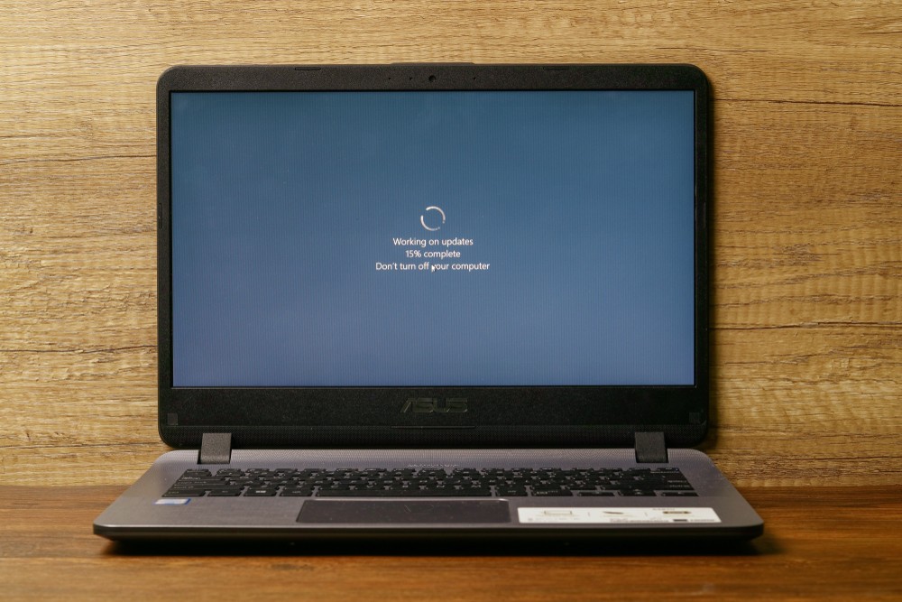 What to Do When Windows Updates Get Stuck - Reactionary Times